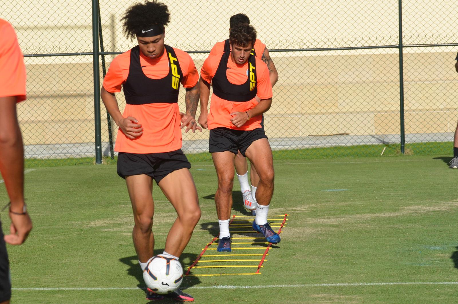 Isaac Angking se incorpora a la concentración del Huracán Azul ...